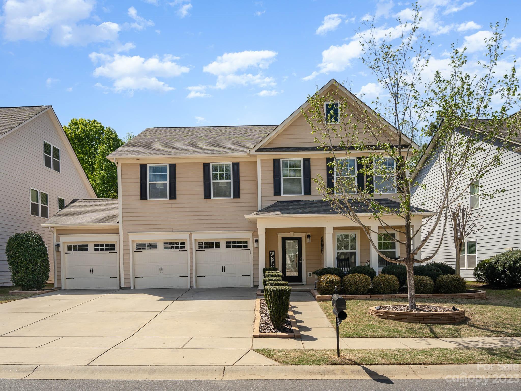 2185 Bluebell, Tega Cay, SC - lhrmls-01583799 - LakeHomes.com