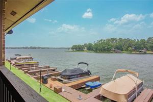 Lake Homes For Sale and Lake Houses For Sale - LakeHomes.com
