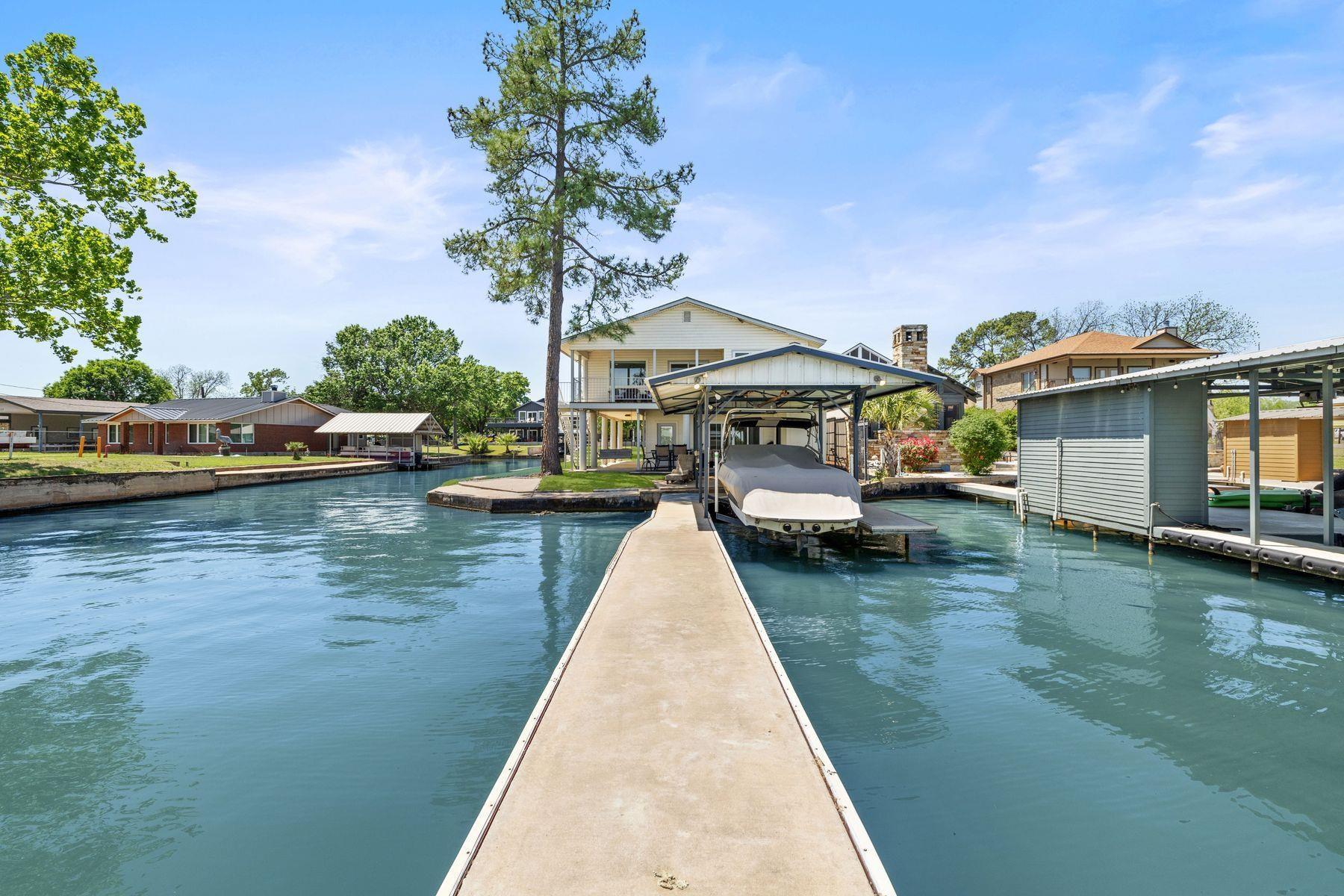 515 Circle Drive, Sunrise Beach, TX - lhrmls-02971385 - LakeHomes.com