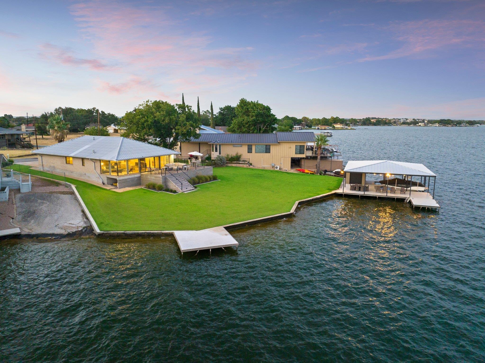 527 Contour Drive, Granite Shoals, TX - lhrmls-01868226 - LakeHomes.com