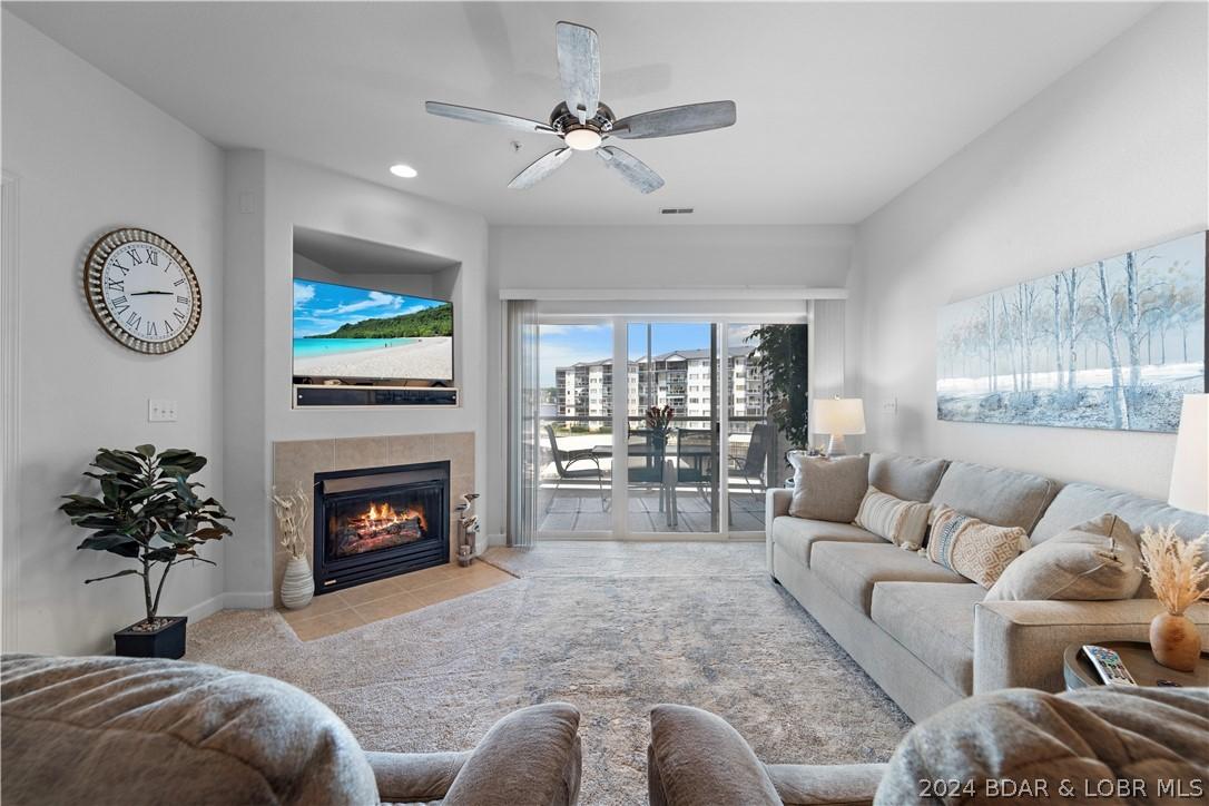 183 Upper Monarch Cove Drive, Lake Ozark, MO - lhrmls-02225188 ...