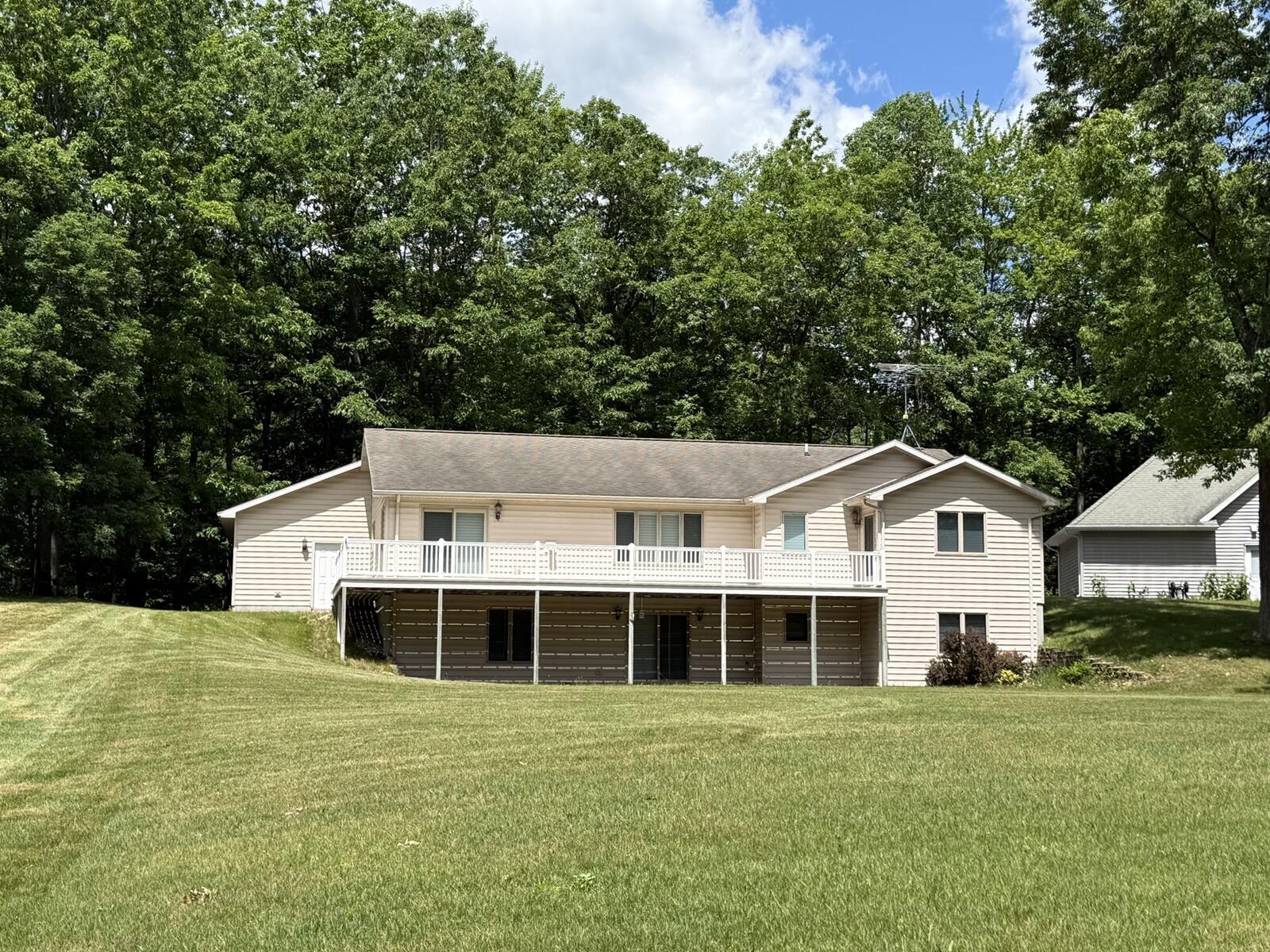 8980 Canyon Springs Court, Canadian Lakes, MI - lhrmls-04260949 ...