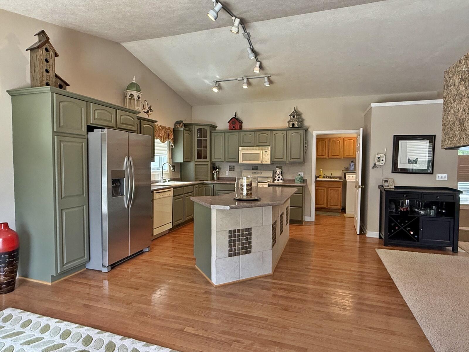 8980 Canyon Springs Court, Canadian Lakes, MI - lhrmls-04260949 ...