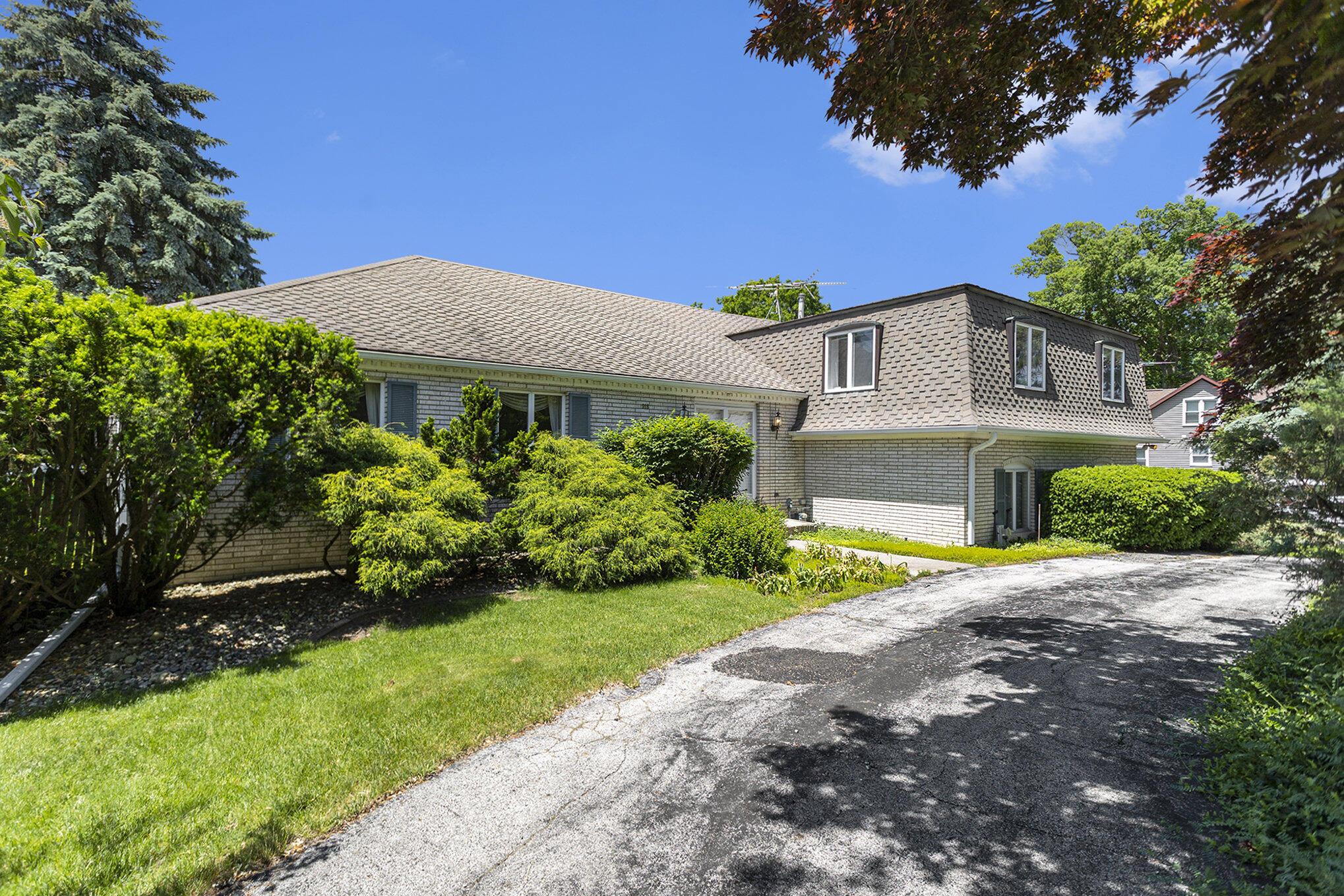 918 Capital Avenue SW, Battle Creek, MI - lhrmls-02193724 - LakeHomes.com