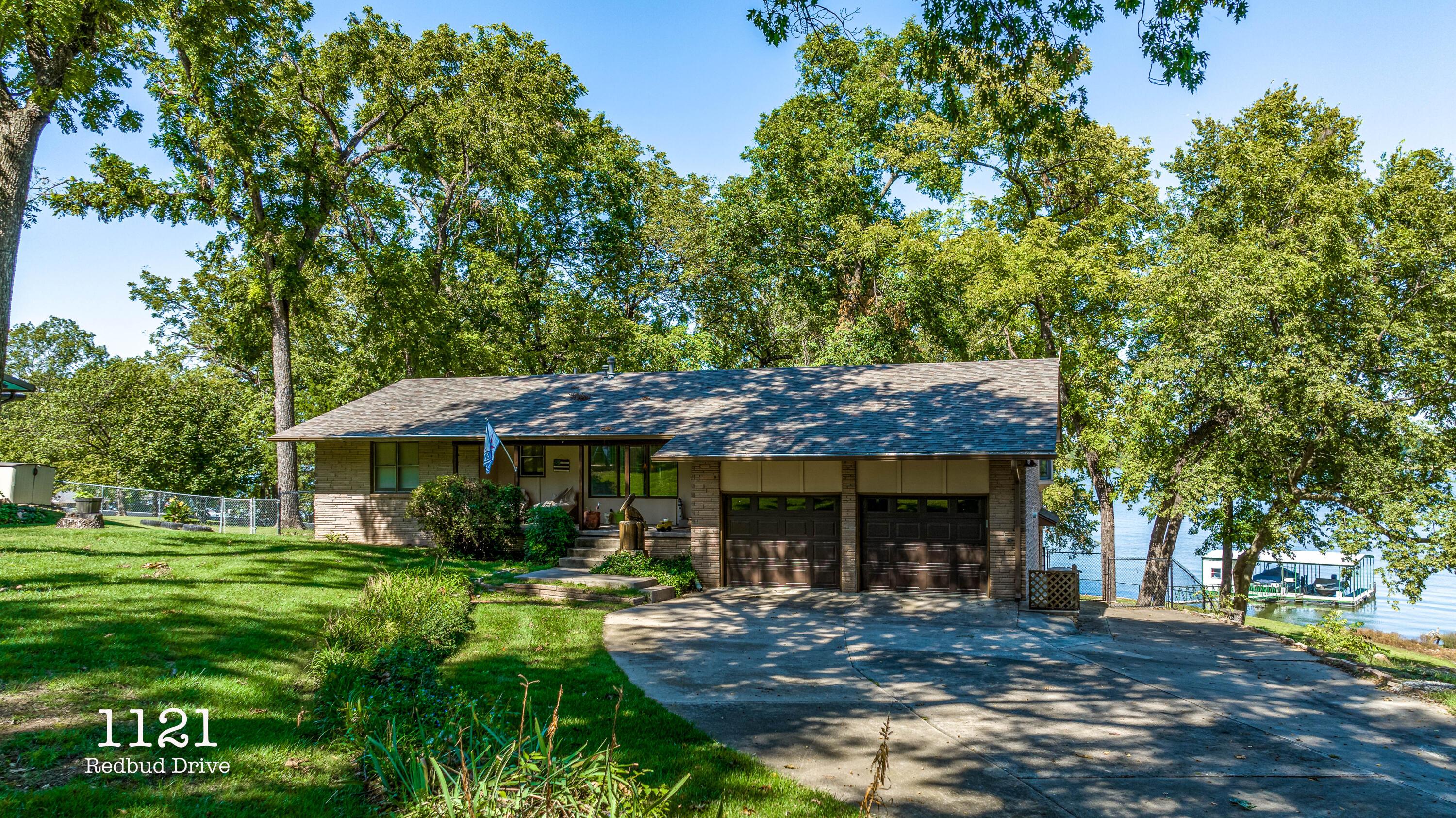 1121 Red Bud Drive, Grove, OK - lhrmls-01822506 - LakeHomes.com