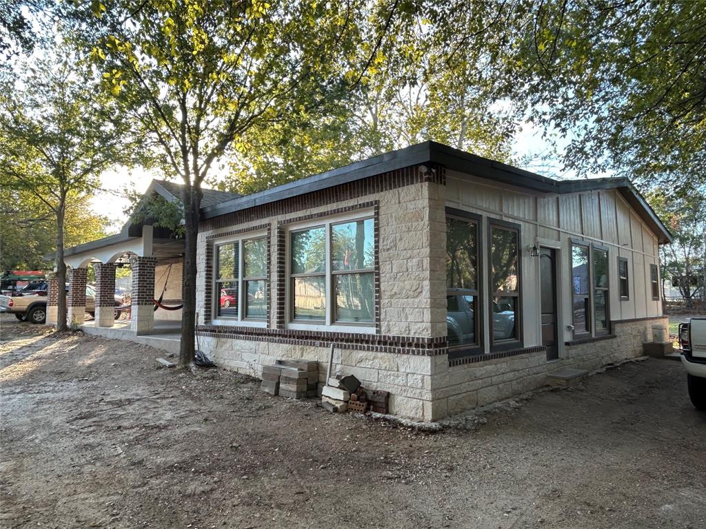 3510 Woodlake Drive, Granbury, TX - lhrmls-01851712 - LakeHomes.com