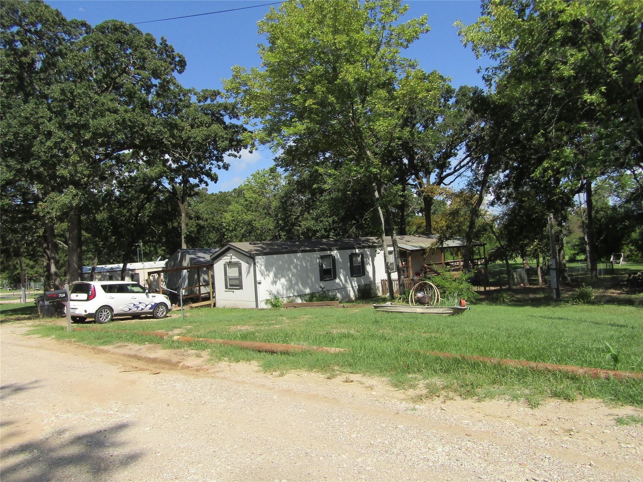 728 Oak Landing Circle, Kemp, TX - lhrmls-03378822 - LakeHomes.com