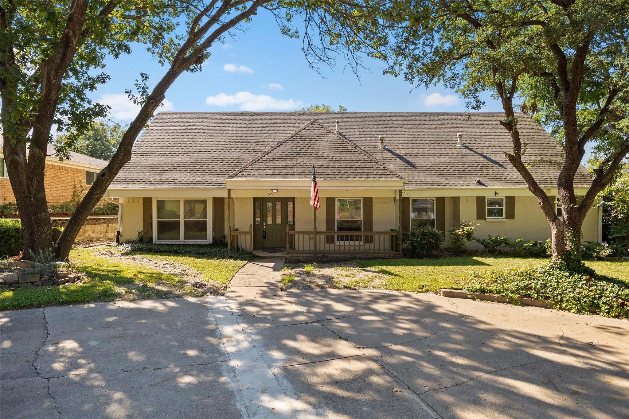 211 Rockbrook Drive, Rockwall, TX - lhrmls-03505817 - LakeHomes.com