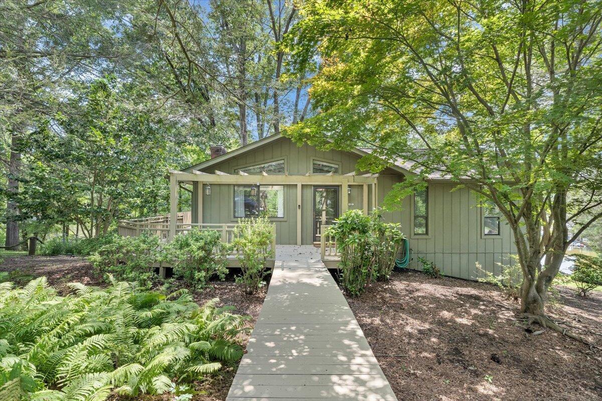 112 Crescent LN, Wirtz, VA - lhrmls-03219484 - LakeHomes.com