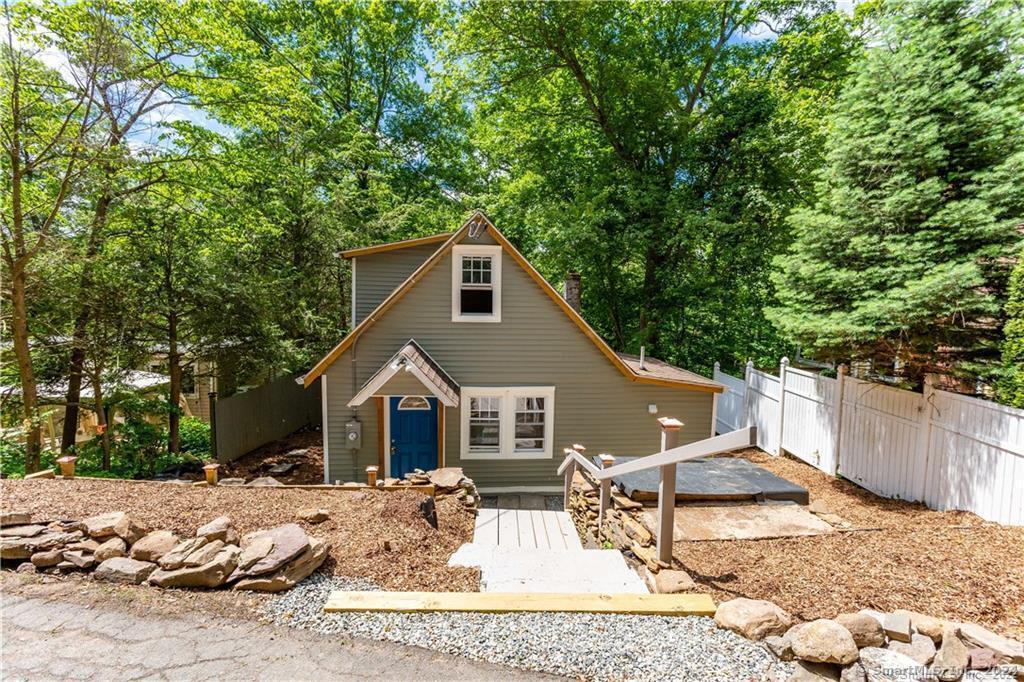 14 Mountain Trail, East Hampton, CT - lhrmls-02075683 - LakeHomes.com
