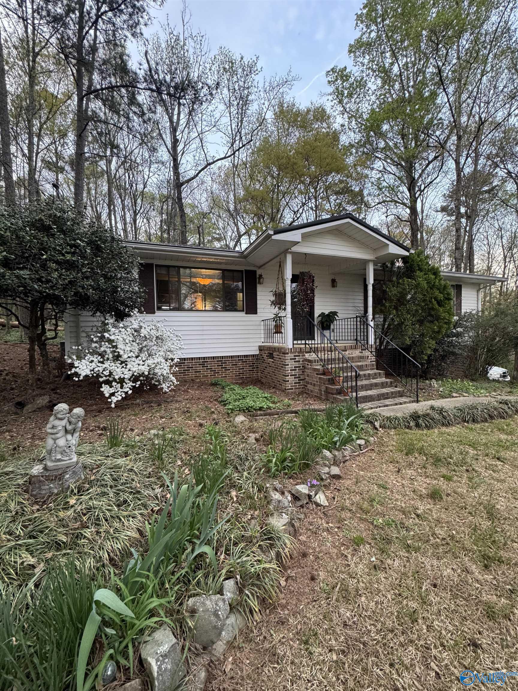 421 Riverton Drive, Rainbow City, AL - lhrmls-02873409 - LakeHomes.com