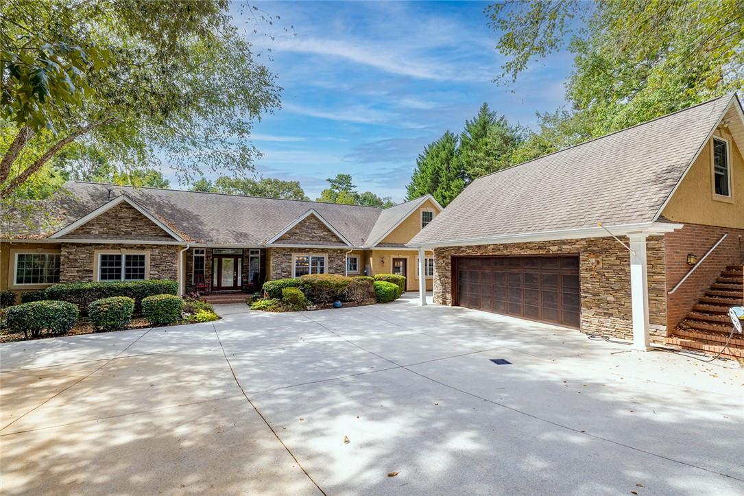 125 Pinnacle Pointe, Seneca, SC - lhrmls-02422425 - LakeHomes.com